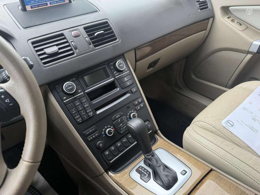 Pelēks Volvo XC90 2009 Tauragė, ar dzinēja tilpumu 2.40 L un nobraukumu 334 tūkst. km par 5990 €, foto 11 vietnē AUTOMOTO.COM.LV