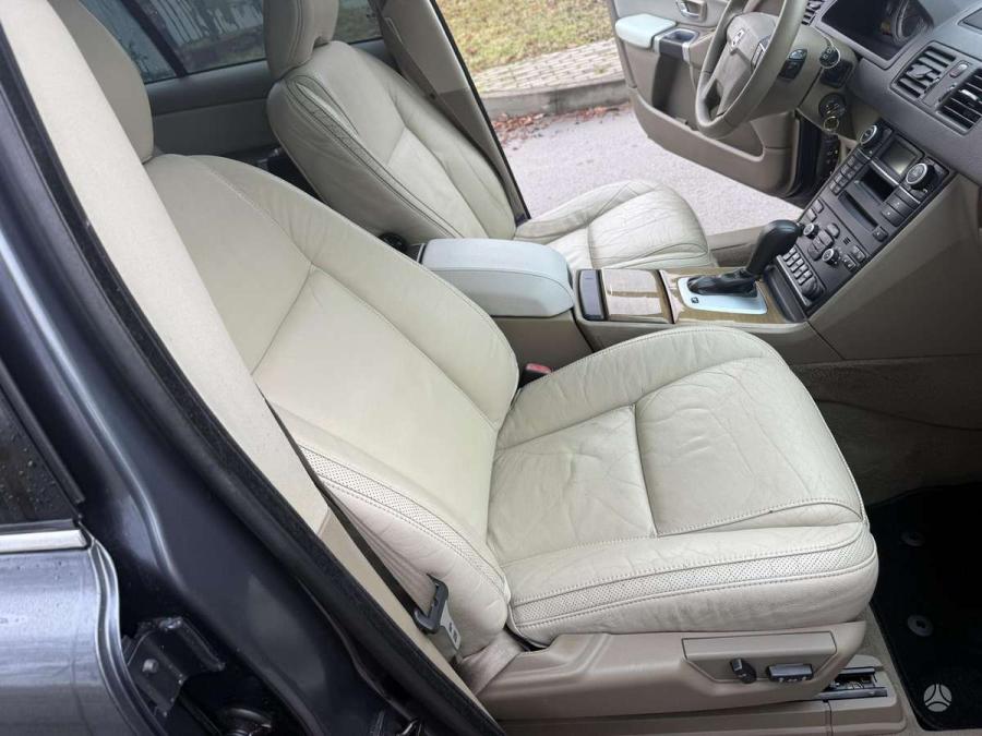 Pelēks Volvo XC90 2009 Tauragė, ar dzinēja tilpumu 2.40 L un nobraukumu 334 tūkst. km par 5990 €, foto 17 vietnē AUTOMOTO.COM.LV