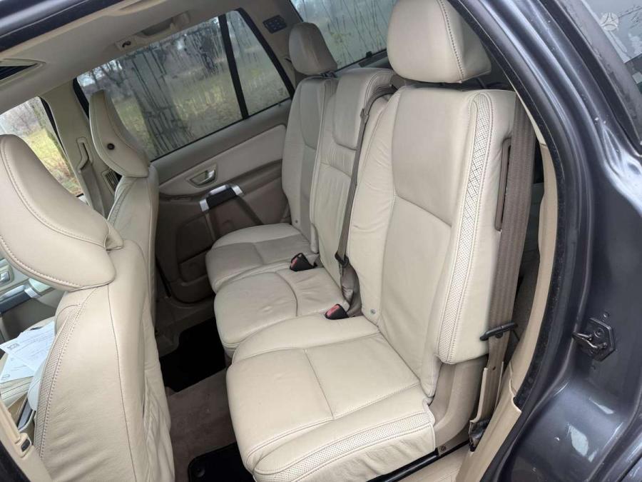 Pelēks Volvo XC90 2009 Tauragė, ar dzinēja tilpumu 2.40 L un nobraukumu 334 tūkst. km par 5990 €, foto 22 vietnē AUTOMOTO.COM.LV