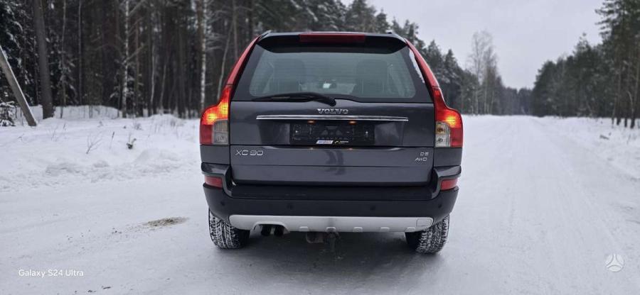 Grey Volvo XC90 2009 in Kazlu Ruda, with an engine capacity of 2.40 L and mileage of 288 thousand km for 7000 €, photo 10 on AUTOMOTO.COM.LV