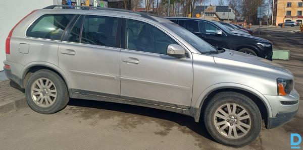 Pelēks Volvo XC90 2009 Rīga, ar dzinēja tilpumu 2.40 L un nobraukumu 331 tūkst. km par 5000 €, foto 3 vietnē AUTOMOTO.COM.LV