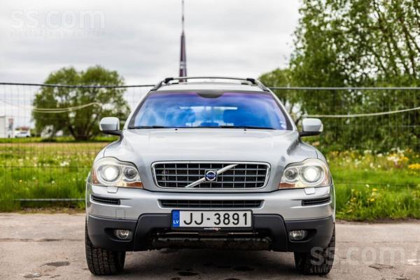 Grey Volvo XC90 2009 in Riga, with an engine capacity of 2.40 L and mileage of 332 thousand km for 6990 €, photo 3 on AUTOMOTO.COM.LV