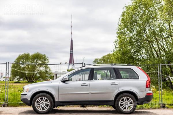 Grey Volvo XC90 2009 in Riga, with an engine capacity of 2.40 L and mileage of 332 thousand km for 6990 €, photo 4 on AUTOMOTO.COM.LV