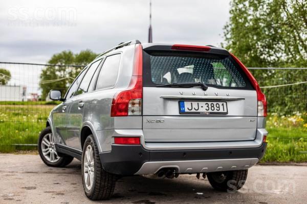 Grey Volvo XC90 2009 in Riga, with an engine capacity of 2.40 L and mileage of 332 thousand km for 6990 €, photo 6 on AUTOMOTO.COM.LV
