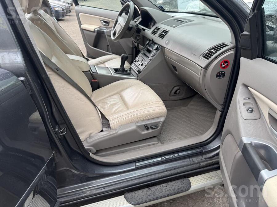 Pelēks Volvo XC90 2009 Rīga, ar dzinēja tilpumu 2.40 L un nobraukumu 237 tūkst. km par 10500 €, foto 16 vietnē AUTOMOTO.COM.LV
