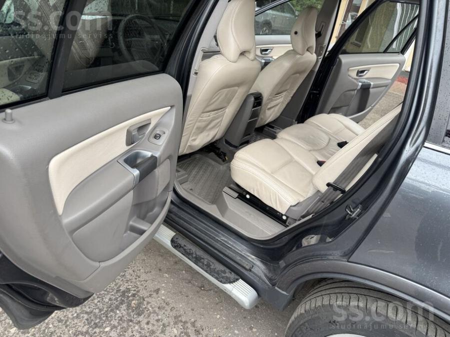 Pelēks Volvo XC90 2009 Rīga, ar dzinēja tilpumu 2.40 L un nobraukumu 237 tūkst. km par 10500 €, foto 18 vietnē AUTOMOTO.COM.LV