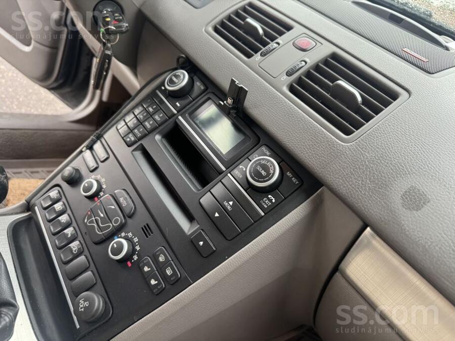 Pelēks Volvo XC90 2009 Rīga, ar dzinēja tilpumu 2.40 L un nobraukumu 237 tūkst. km par 10500 €, foto 21 vietnē AUTOMOTO.COM.LV