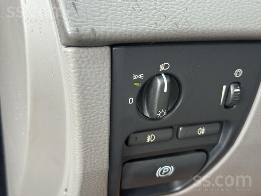 Pelēks Volvo XC90 2009 Rīga, ar dzinēja tilpumu 2.40 L un nobraukumu 237 tūkst. km par 10500 €, foto 23 vietnē AUTOMOTO.COM.LV