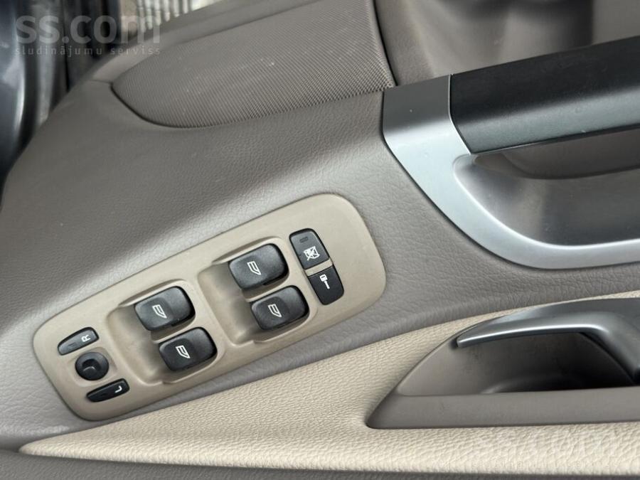 Pelēks Volvo XC90 2009 Rīga, ar dzinēja tilpumu 2.40 L un nobraukumu 237 tūkst. km par 10500 €, foto 24 vietnē AUTOMOTO.COM.LV