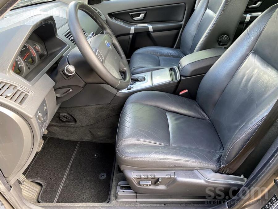 Grey Volvo XC90 2009 in Riga, with an engine capacity of 2.50 L and mileage of 270 thousand km for 6800 €, photo 11 on AUTOMOTO.COM.LV
