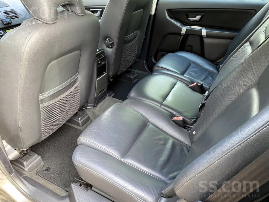 Grey Volvo XC90 2009 in Riga, with an engine capacity of 2.50 L and mileage of 270 thousand km for 6800 €, photo 12 on AUTOMOTO.COM.LV