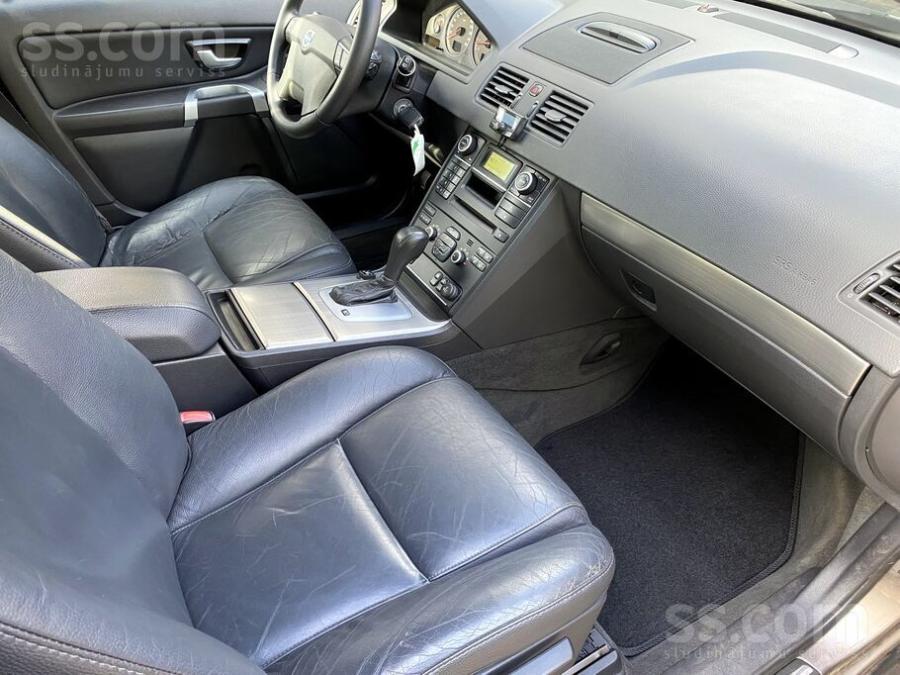 Grey Volvo XC90 2009 in Riga, with an engine capacity of 2.50 L and mileage of 270 thousand km for 6800 €, photo 14 on AUTOMOTO.COM.LV