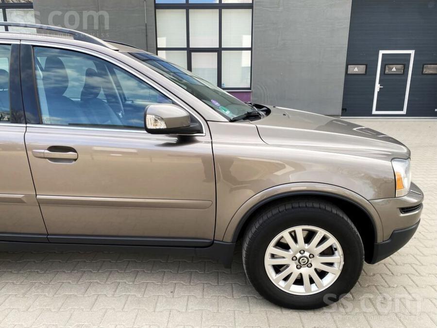 Grey Volvo XC90 2009 in Riga, with an engine capacity of 2.50 L and mileage of 270 thousand km for 6800 €, photo 33 on AUTOMOTO.COM.LV
