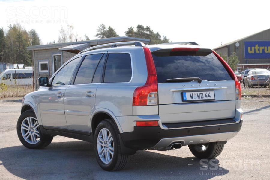 Grey Volvo XC90 2009 in Riga, with an engine capacity of 2.40 L and mileage of 245 thousand km for 3800 €, photo 4 on AUTOMOTO.COM.LV