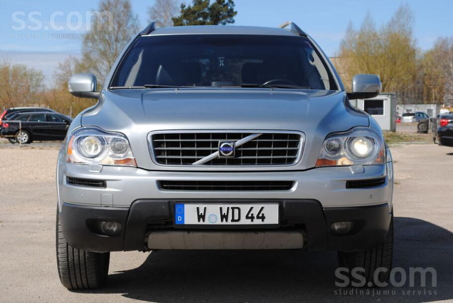 Grey Volvo XC90 2009 in Riga, with an engine capacity of 2.40 L and mileage of 245 thousand km for 3800 €, photo 6 on AUTOMOTO.COM.LV
