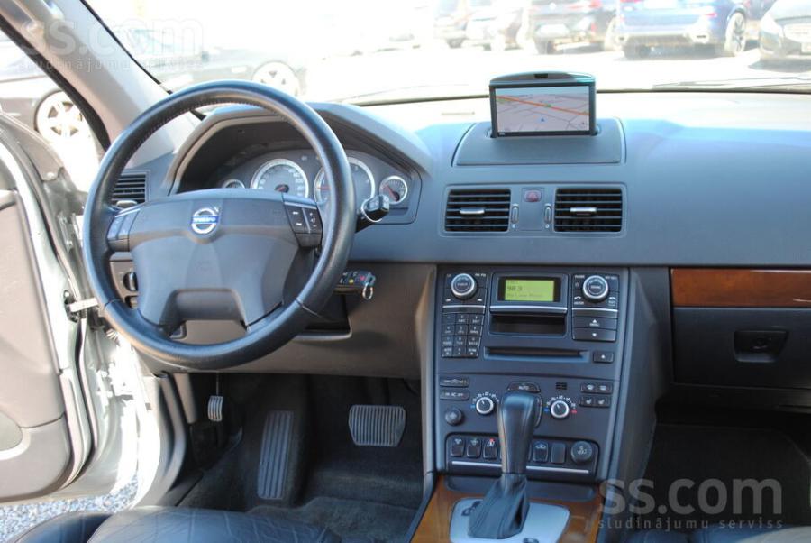 Grey Volvo XC90 2009 in Riga, with an engine capacity of 2.40 L and mileage of 245 thousand km for 3800 €, photo 15 on AUTOMOTO.COM.LV