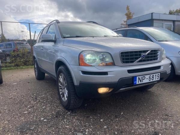 Pelēks Volvo XC90 2009 Rīga, ar dzinēja tilpumu 2.40 L un nobraukumu 295 tūkst. km par 8300 €, foto 2 vietnē AUTOMOTO.COM.LV