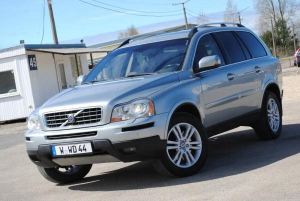 Pelēks Volvo XC90 2009 Rīga, ar dzinēja tilpumu 2.40 L un nobraukumu 245 tūkst. km par 7990 €, foto 1 vietnē AUTOMOTO.COM.LV