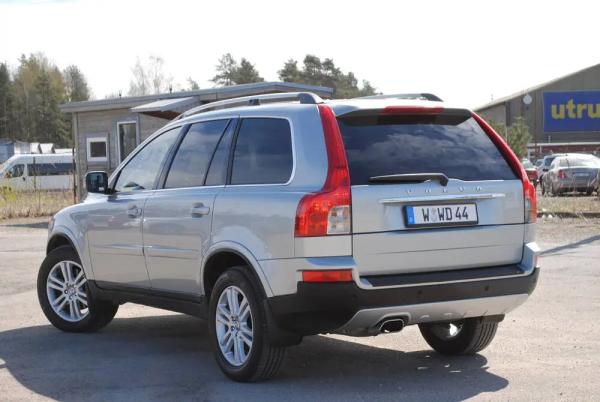 Pelēks Volvo XC90 2009 Rīga, ar dzinēja tilpumu 2.40 L un nobraukumu 245 tūkst. km par 7990 €, foto 3 vietnē AUTOMOTO.COM.LV