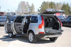 Grey Volvo XC90 2009 in Riga, with an engine capacity of 2.40 L and mileage of 245 thousand km for 7990 €, photo 10 on AUTOMOTO.COM.LV