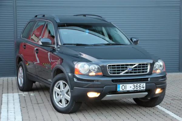 Grey Volvo XC90 2009 in Marupe, with an engine capacity of 2.40 L and mileage of 292 thousand km for 7750 €, photo 1 on AUTOMOTO.COM.LV