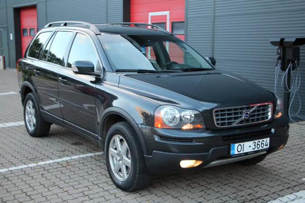 Grey Volvo XC90 2009 in Marupe, with an engine capacity of 2.40 L and mileage of 292 thousand km for 7750 €, photo 4 on AUTOMOTO.COM.LV