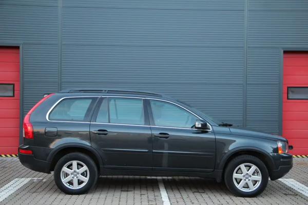 Grey Volvo XC90 2009 in Marupe, with an engine capacity of 2.40 L and mileage of 292 thousand km for 7750 €, photo 5 on AUTOMOTO.COM.LV