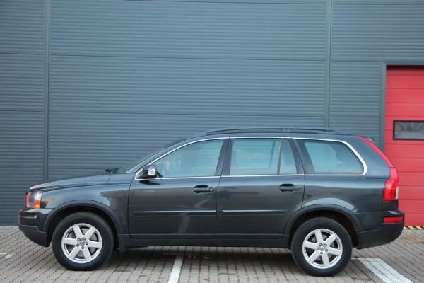 Grey Volvo XC90 2009 in Marupe, with an engine capacity of 2.40 L and mileage of 292 thousand km for 7750 €, photo 6 on AUTOMOTO.COM.LV