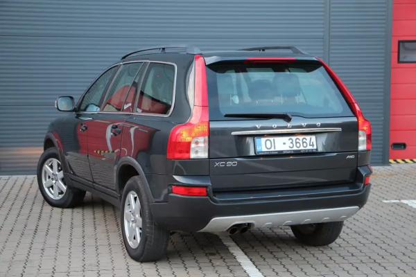 Grey Volvo XC90 2009 in Marupe, with an engine capacity of 2.40 L and mileage of 292 thousand km for 7750 €, photo 8 on AUTOMOTO.COM.LV