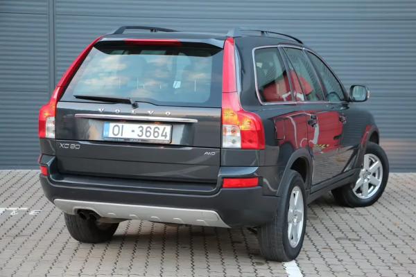 Grey Volvo XC90 2009 in Marupe, with an engine capacity of 2.40 L and mileage of 292 thousand km for 7750 €, photo 9 on AUTOMOTO.COM.LV