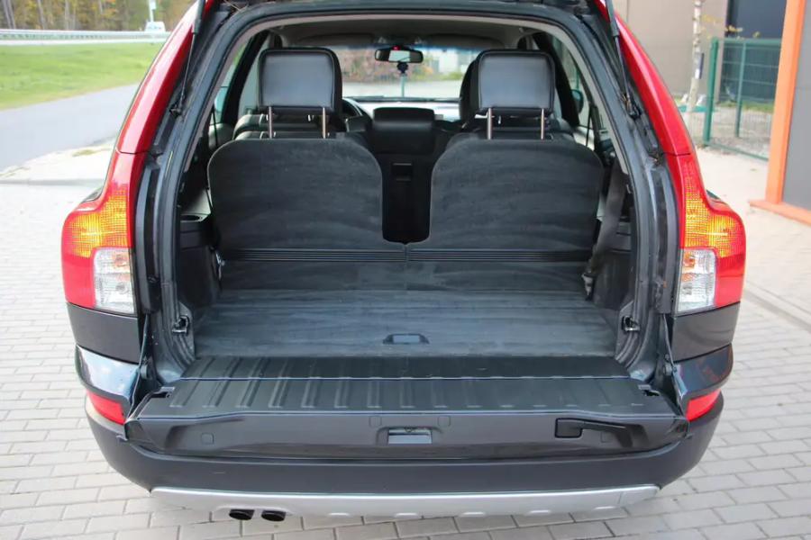 Pelēks Volvo XC90 2009 Mārupe, ar dzinēja tilpumu 2.40 L un nobraukumu 292 tūkst. km par 7750 €, foto 17 vietnē AUTOMOTO.COM.LV