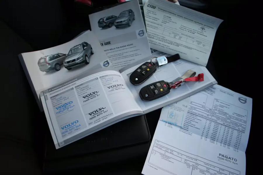 Pelēks Volvo XC90 2009 Mārupe, ar dzinēja tilpumu 2.40 L un nobraukumu 292 tūkst. km par 7750 €, foto 23 vietnē AUTOMOTO.COM.LV