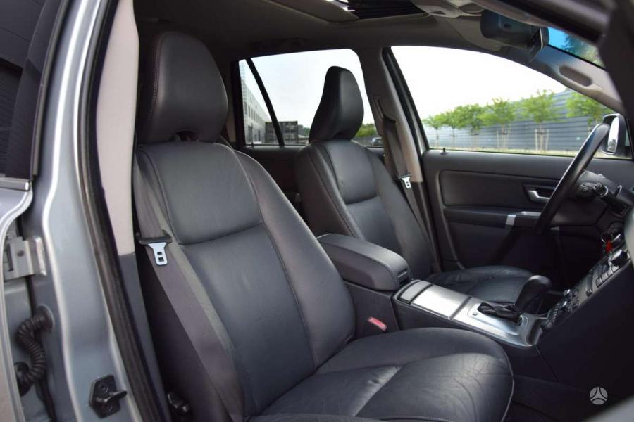 Pelēks Volvo XC90 2009 Viļņa, ar dzinēja tilpumu 2.40 L un nobraukumu 336 tūkst. km par 6999 €, foto 25 vietnē AUTOMOTO.COM.LV