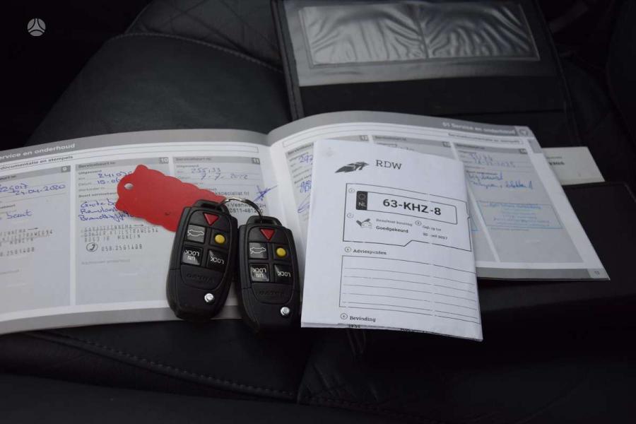 Pelēks Volvo XC90 2009 Viļņa, ar dzinēja tilpumu 2.40 L un nobraukumu 336 tūkst. km par 6999 €, foto 30 vietnē AUTOMOTO.COM.LV