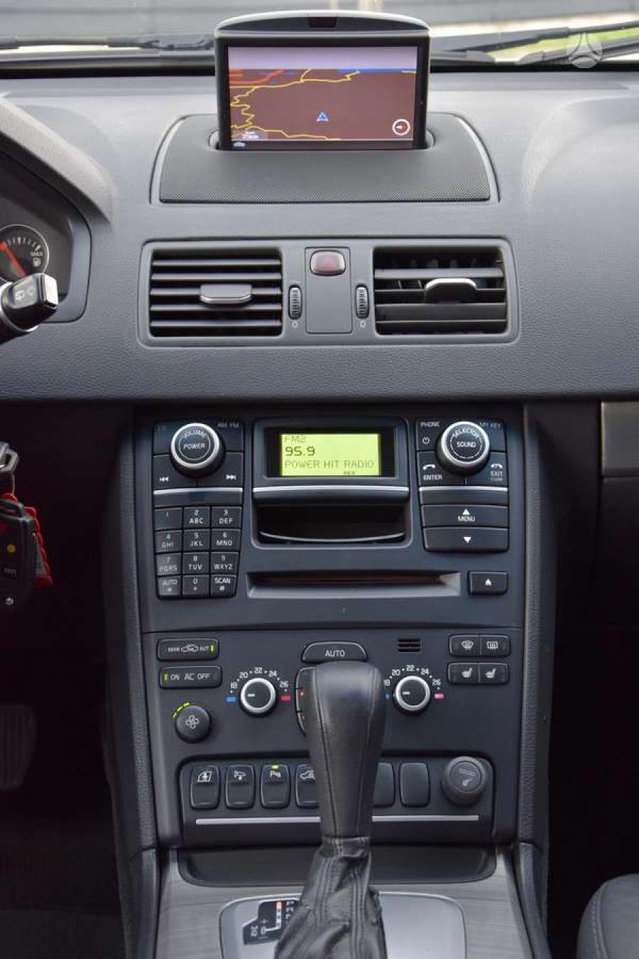 Pelēks Volvo XC90 2009 Viļņa, ar dzinēja tilpumu 2.40 L un nobraukumu 336 tūkst. km par 6999 €, foto 31 vietnē AUTOMOTO.COM.LV