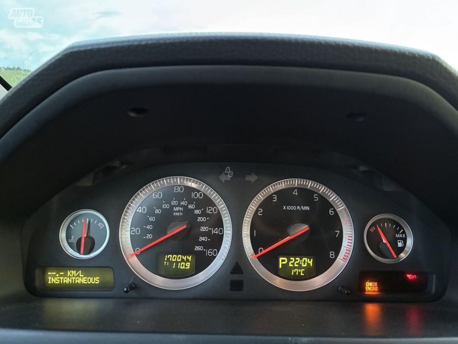 Grey Volvo XC90 2009 in Telschi, with an engine capacity of 4.40 L and mileage of 170 thousand km for 3500 €, photo 13 on AUTOMOTO.COM.LV