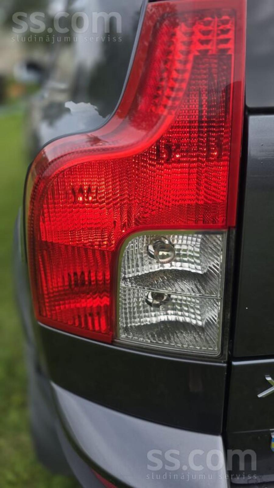 Grey Volvo XC90 2009 in Riga, with an engine capacity of 2.40 L and mileage of 354 thousand km for 7650 €, photo 17 on AUTOMOTO.COM.LV