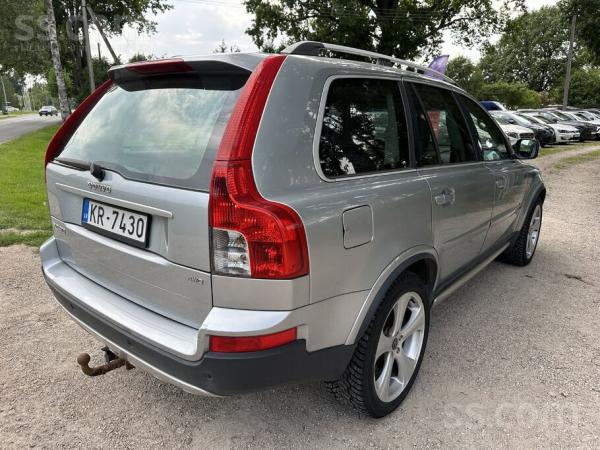 Grey Volvo XC90 2009 in Riga, with an engine capacity of 2.40 L and mileage of 225 thousand km for 6490 €, photo 5 on AUTOMOTO.COM.LV