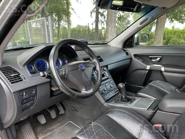 Grey Volvo XC90 2009 in Riga, with an engine capacity of 2.40 L and mileage of 225 thousand km for 6490 €, photo 9 on AUTOMOTO.COM.LV
