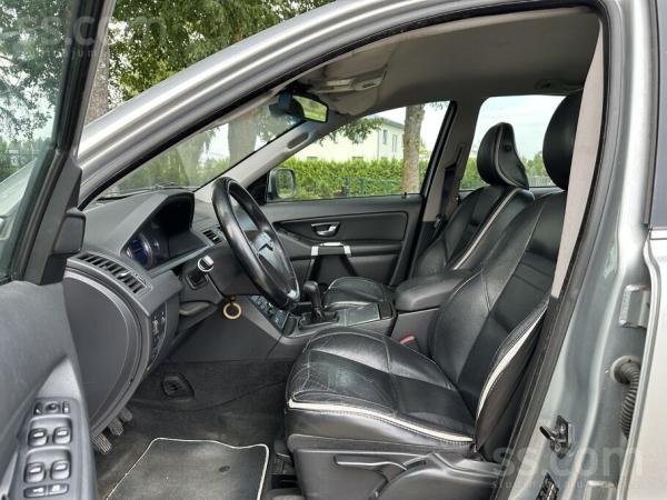 Grey Volvo XC90 2009 in Riga, with an engine capacity of 2.40 L and mileage of 225 thousand km for 6490 €, photo 10 on AUTOMOTO.COM.LV