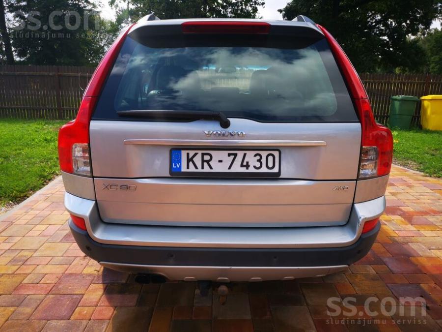 Grey Volvo XC90 2009 in Riga, with an engine capacity of 2.40 L and mileage of 224 thousand km for 6900 €, photo 4 on AUTOMOTO.COM.LV