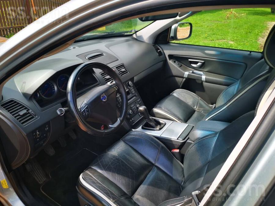 Grey Volvo XC90 2009 in Riga, with an engine capacity of 2.40 L and mileage of 224 thousand km for 6900 €, photo 6 on AUTOMOTO.COM.LV