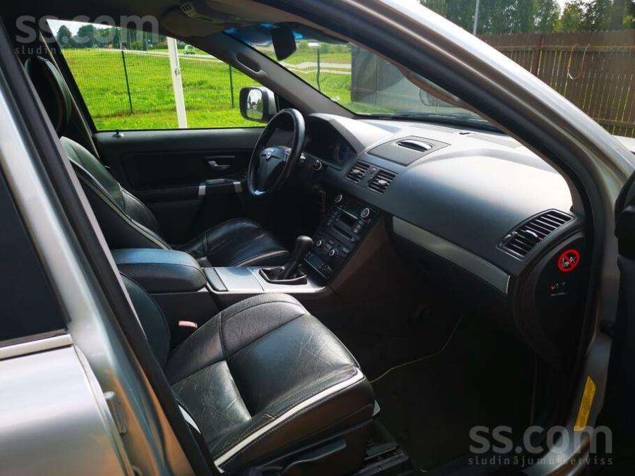 Grey Volvo XC90 2009 in Riga, with an engine capacity of 2.40 L and mileage of 224 thousand km for 6900 €, photo 7 on AUTOMOTO.COM.LV