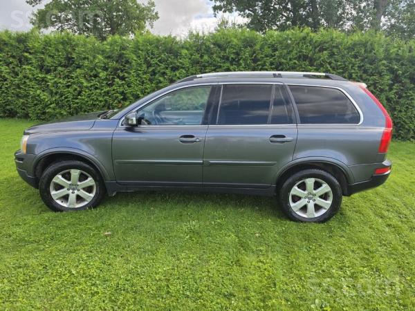 Grey Volvo XC90 2009 in Bauska, with an engine capacity of 2.50 L and mileage of 297 thousand km for 5650 €, photo 1 on AUTOMOTO.COM.LV