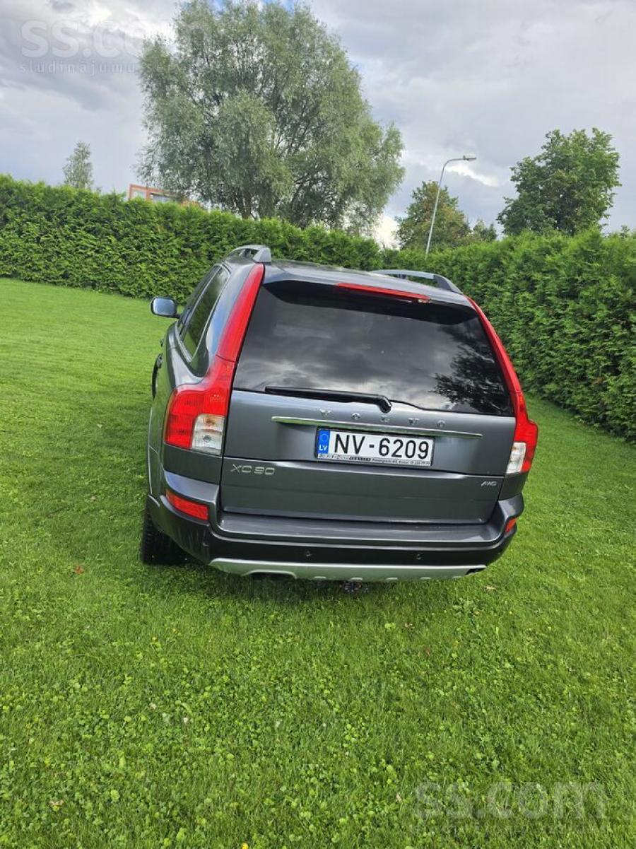 Pelēks Volvo XC90 2009 Bauska, ar dzinēja tilpumu 2.50 L un nobraukumu 297 tūkst. km par 5650 €, foto 3 vietnē AUTOMOTO.COM.LV
