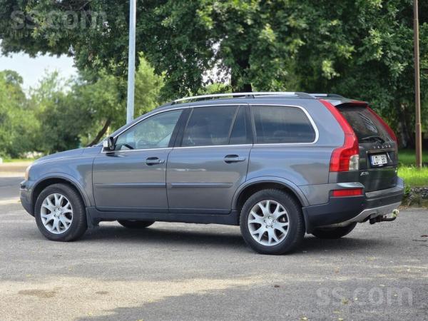 Grey Volvo XC90 2009 in Liepaja, with an engine capacity of 2.40 L and mileage of 323 thousand km for 4990 €, photo 4 on AUTOMOTO.COM.LV