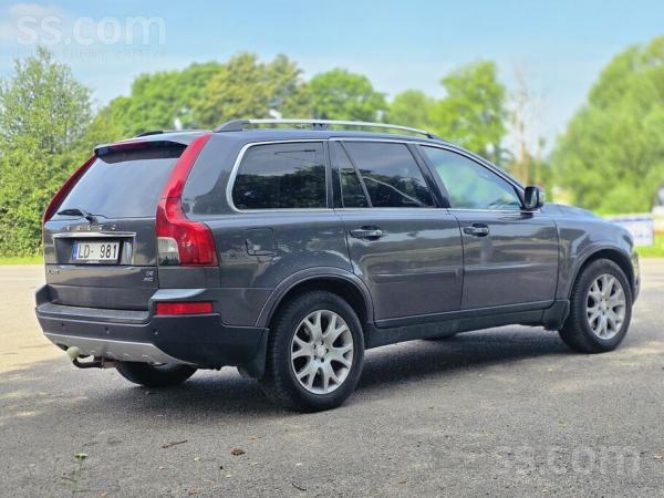 Grey Volvo XC90 2009 in Liepaja, with an engine capacity of 2.40 L and mileage of 323 thousand km for 4990 €, photo 7 on AUTOMOTO.COM.LV