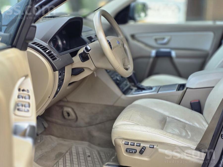 Pelēks Volvo XC90 2009 Liepāja, ar dzinēja tilpumu 2.40 L un nobraukumu 323 tūkst. km par 4990 €, foto 10 vietnē AUTOMOTO.COM.LV
