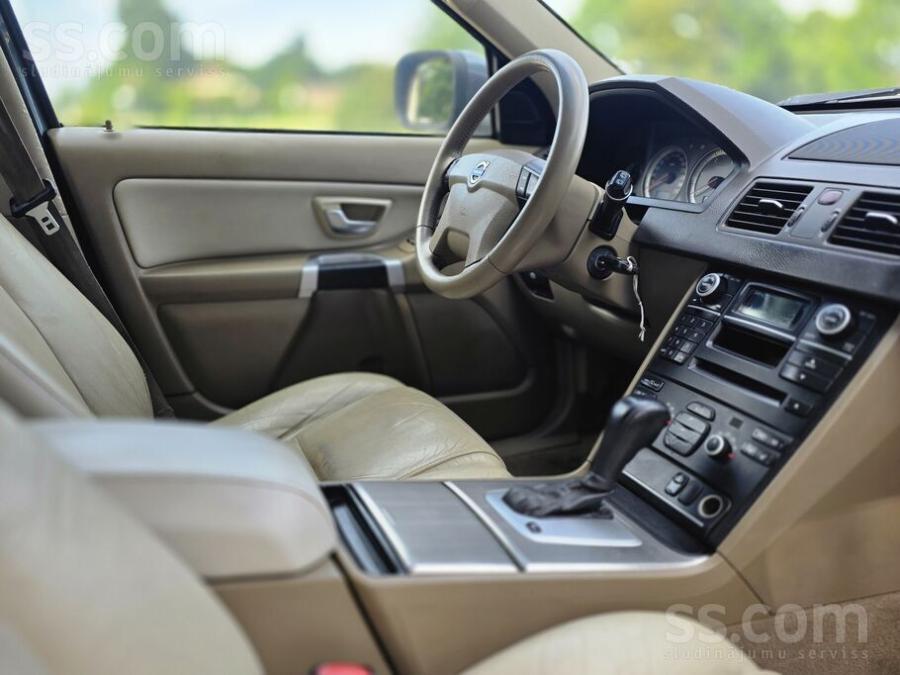 Pelēks Volvo XC90 2009 Liepāja, ar dzinēja tilpumu 2.40 L un nobraukumu 323 tūkst. km par 4990 €, foto 16 vietnē AUTOMOTO.COM.LV