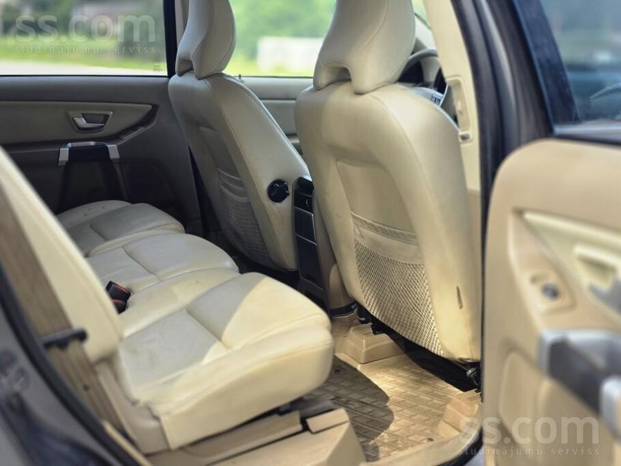 Pelēks Volvo XC90 2009 Liepāja, ar dzinēja tilpumu 2.40 L un nobraukumu 323 tūkst. km par 4990 €, foto 19 vietnē AUTOMOTO.COM.LV